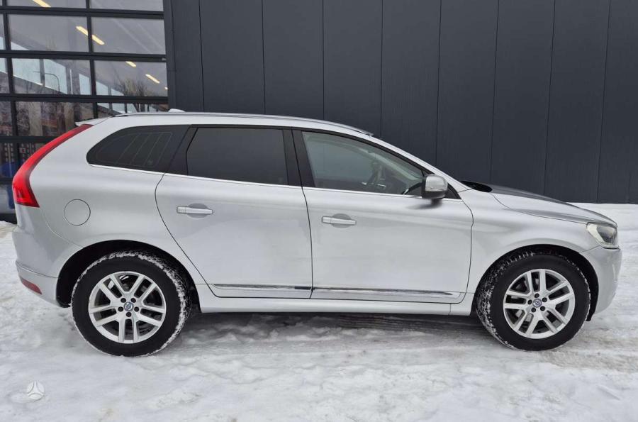 Grey Volvo XC60 2016 in Panevezys, with an engine capacity of 1.97 L and mileage of 285 thousand km for 10499 €, photo 6 on AUTOMOTO.COM.LV