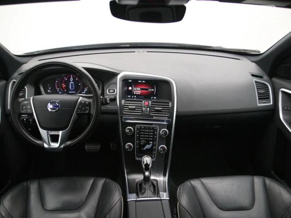 Grey Volvo XC60 2016 in Vilnius, with an engine capacity of 2.40 L and mileage of 284 thousand km for 14399 €, photo 2 on AUTOMOTO.COM.LV