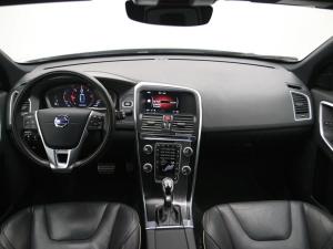 Grey Volvo XC60 2016 in Vilnius, with an engine capacity of 2.40 L and mileage of 284 thousand km for 14399 €, photo 3 on AUTOMOTO.COM.LV