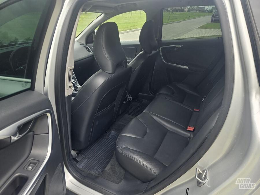 Grey Volvo XC60 2016 in Vilkaviskis, with an engine capacity of 2.00 L and mileage of 264 thousand km for 10500 €, photo 13 on AUTOMOTO.COM.LV