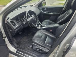 Grey Volvo XC60 2016 in Vilkaviskis, with an engine capacity of 2.00 L and mileage of 264 thousand km for 10500 €, photo 15 on AUTOMOTO.COM.LV