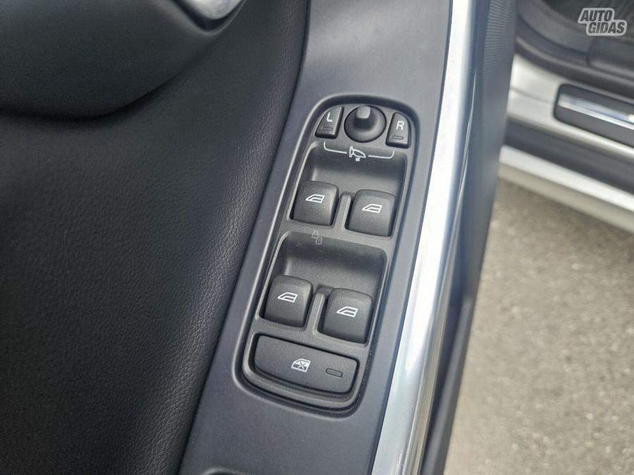 Grey Volvo XC60 2016 in Vilkaviskis, with an engine capacity of 2.00 L and mileage of 264 thousand km for 10500 €, photo 16 on AUTOMOTO.COM.LV