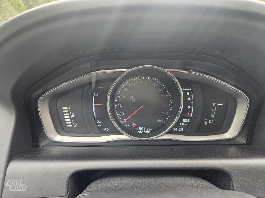Grey Volvo XC60 2016 in Vilkaviskis, with an engine capacity of 2.00 L and mileage of 264 thousand km for 10500 €, photo 21 on AUTOMOTO.COM.LV