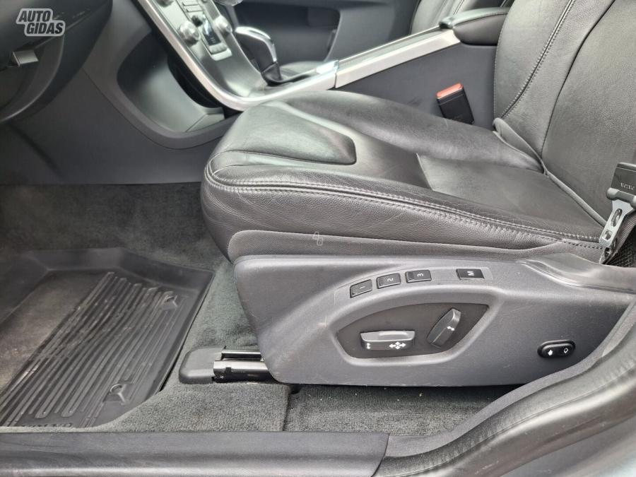 Grey Volvo XC60 2016 in Klaipeda, with an engine capacity of 2.00 L and mileage of 264 thousand km for 12700 €, photo 14 on AUTOMOTO.COM.LV
