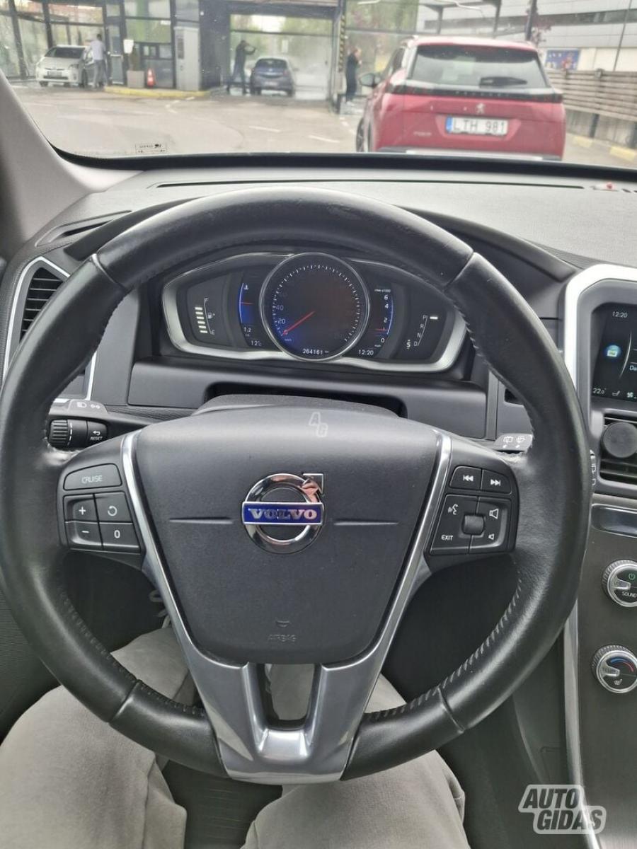 Grey Volvo XC60 2016 in Klaipeda, with an engine capacity of 2.00 L and mileage of 264 thousand km for 12700 €, photo 16 on AUTOMOTO.COM.LV