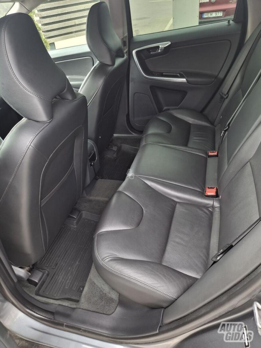 Grey Volvo XC60 2016 in Klaipeda, with an engine capacity of 2.00 L and mileage of 264 thousand km for 12700 €, photo 22 on AUTOMOTO.COM.LV