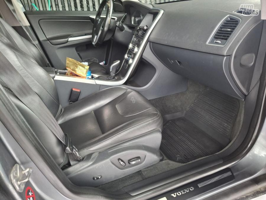 Grey Volvo XC60 2016 in Klaipeda, with an engine capacity of 2.00 L and mileage of 264 thousand km for 12700 €, photo 23 on AUTOMOTO.COM.LV