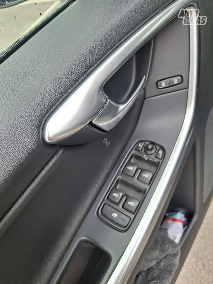 Grey Volvo XC60 2016 in Klaipeda, with an engine capacity of 2.00 L and mileage of 264 thousand km for 12700 €, photo 27 on AUTOMOTO.COM.LV