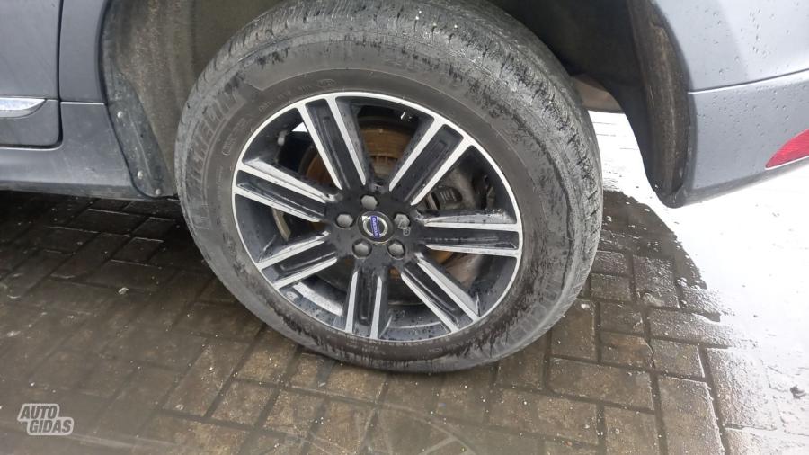 Grey Volvo XC60 2016 in Klaipeda, with an engine capacity of 2.00 L and mileage of 264 thousand km for 12700 €, photo 28 on AUTOMOTO.COM.LV