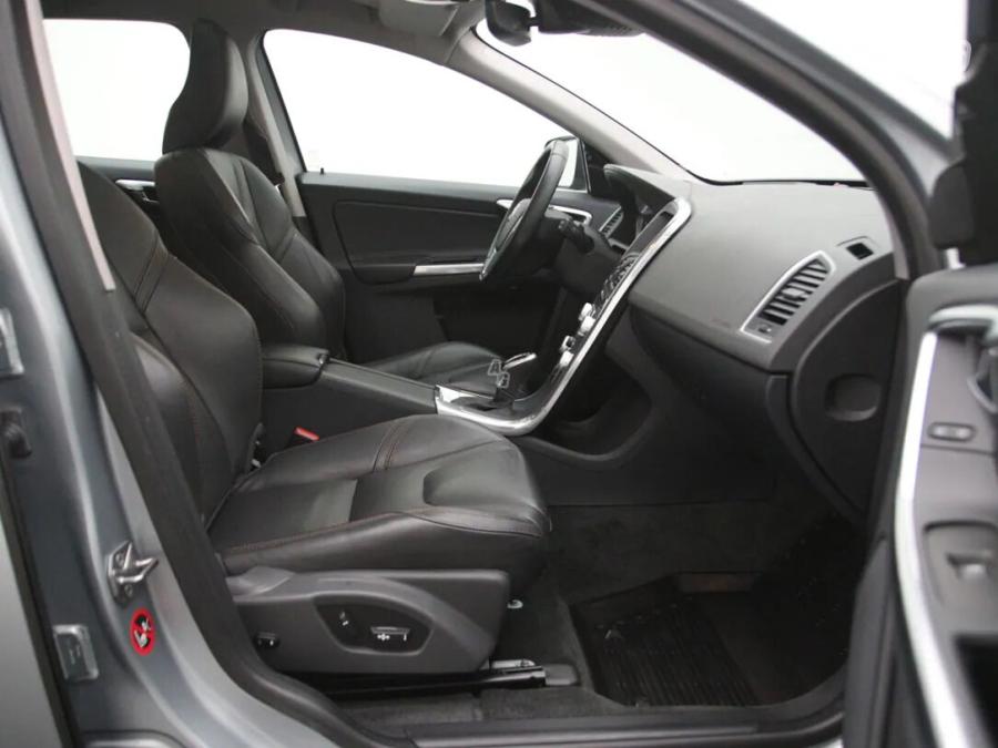 Grey Volvo XC60 2016 in Vilnius, with an engine capacity of 2.00 L and mileage of 220 thousand km for 15599 €, photo 15 on AUTOMOTO.COM.LV