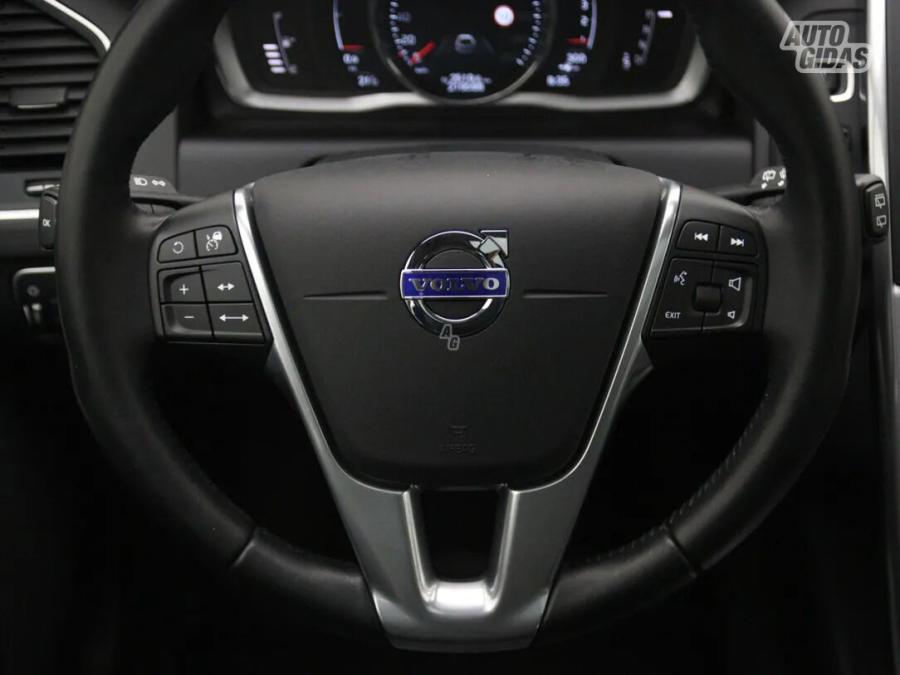 Grey Volvo XC60 2016 in Vilnius, with an engine capacity of 2.00 L and mileage of 220 thousand km for 15599 €, photo 19 on AUTOMOTO.COM.LV