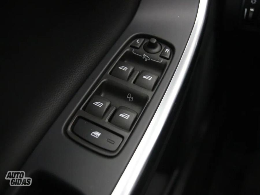 Grey Volvo XC60 2016 in Vilnius, with an engine capacity of 2.00 L and mileage of 220 thousand km for 15599 €, photo 27 on AUTOMOTO.COM.LV