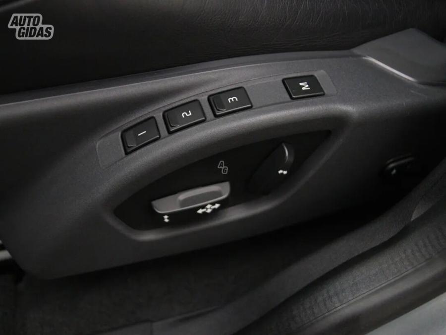 Grey Volvo XC60 2016 in Vilnius, with an engine capacity of 2.00 L and mileage of 220 thousand km for 15599 €, photo 34 on AUTOMOTO.COM.LV