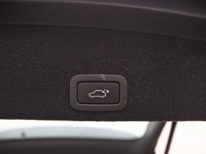 Grey Volvo XC60 2016 in Vilnius, with an engine capacity of 2.00 L and mileage of 220 thousand km for 15599 €, photo 36 on AUTOMOTO.COM.LV