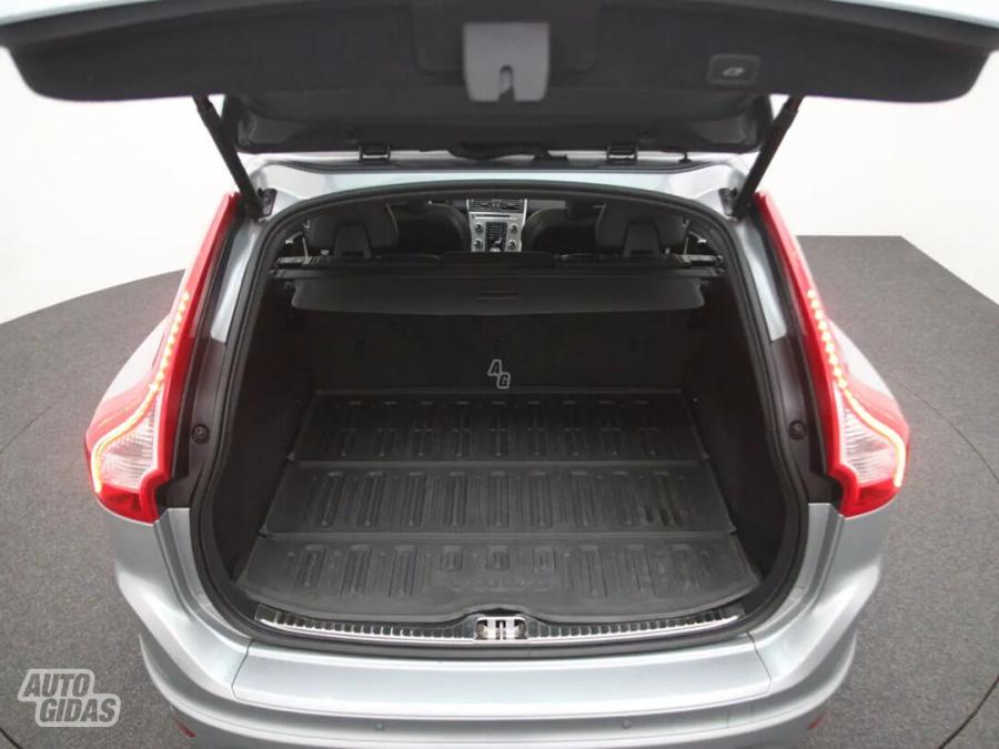 Grey Volvo XC60 2016 in Vilnius, with an engine capacity of 2.00 L and mileage of 220 thousand km for 15599 €, photo 37 on AUTOMOTO.COM.LV