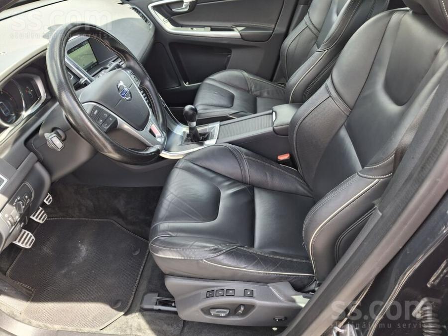 Pelēks Volvo XC60 2016 Rīga, ar dzinēja tilpumu 2.40 L un nobraukumu 294 tūkst. km par 13750 €, foto 9 vietnē AUTOMOTO.COM.LV