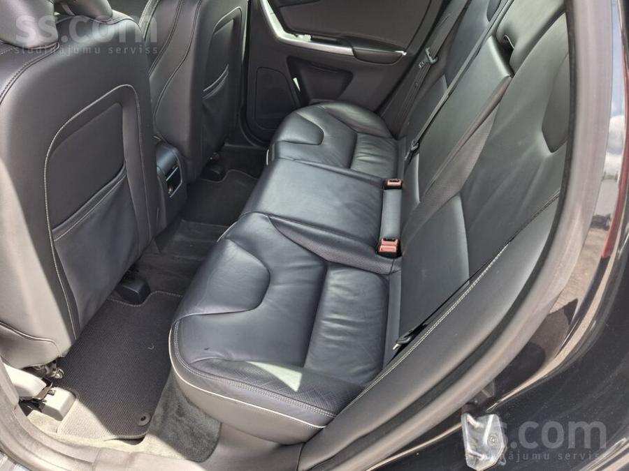 Pelēks Volvo XC60 2016 Rīga, ar dzinēja tilpumu 2.40 L un nobraukumu 294 tūkst. km par 13750 €, foto 12 vietnē AUTOMOTO.COM.LV