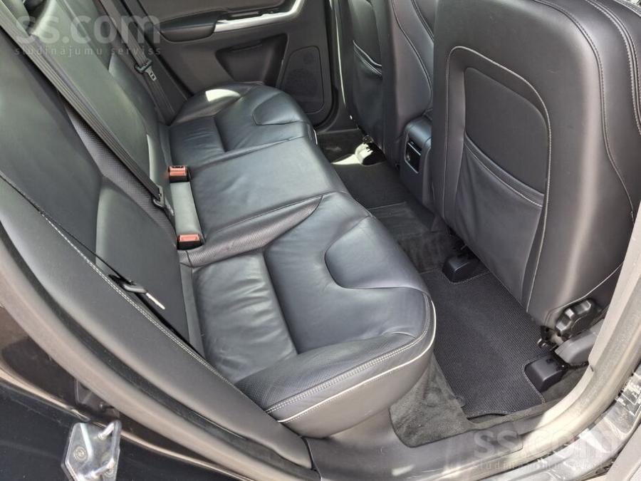 Pelēks Volvo XC60 2016 Rīga, ar dzinēja tilpumu 2.40 L un nobraukumu 294 tūkst. km par 13750 €, foto 15 vietnē AUTOMOTO.COM.LV