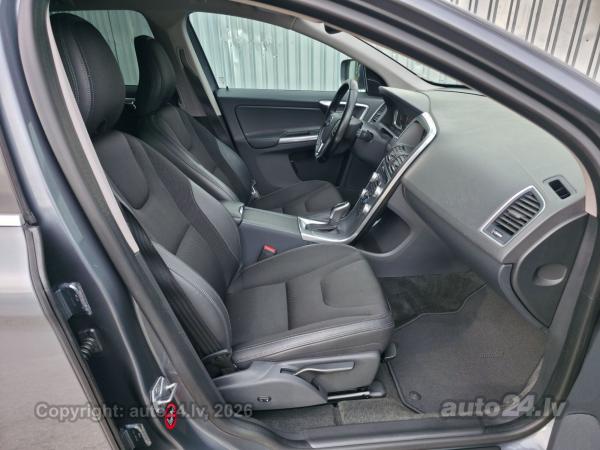 Pelēks Volvo XC60 2016 Tallina, ar dzinēja tilpumu 2.00 L un nobraukumu 174 tūkst. km par 11950 €, foto 10 vietnē AUTOMOTO.COM.LV