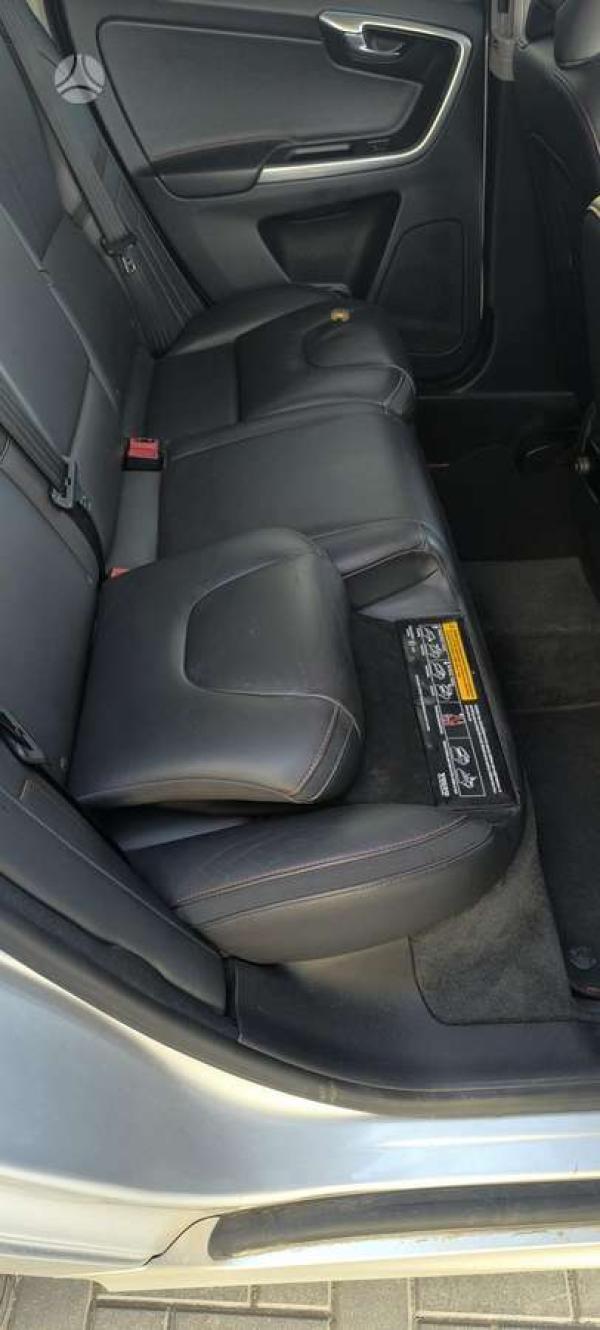 Pelēks Volvo XC60 2016 Kauņa, ar dzinēja tilpumu 1.97 L un nobraukumu 245 tūkst. km par 12500 €, foto 5 vietnē AUTOMOTO.COM.LV