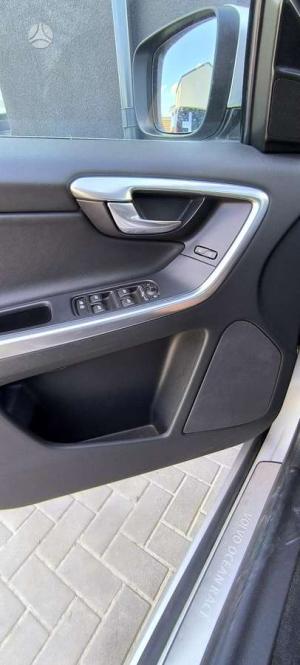 Grey Volvo XC60 2016 in Kaunas, with an engine capacity of 1.97 L and mileage of 245 thousand km for 12500 €, photo 7 on AUTOMOTO.COM.LV