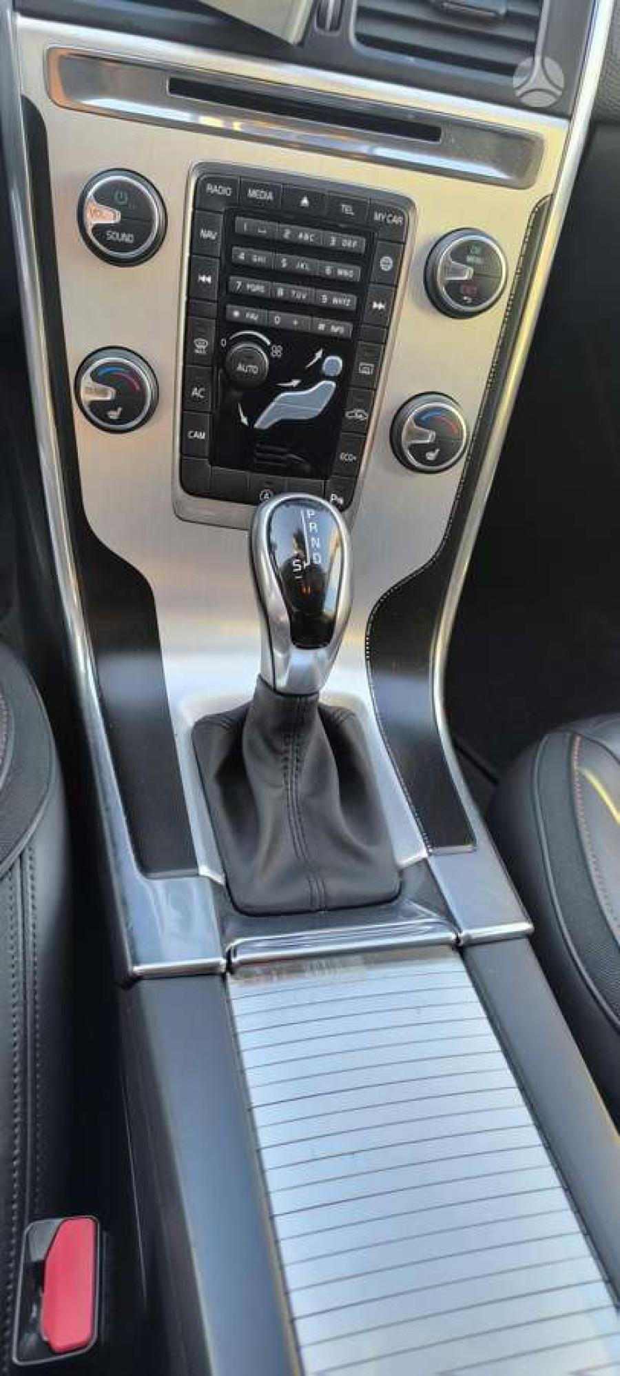 Grey Volvo XC60 2016 in Kaunas, with an engine capacity of 1.97 L and mileage of 245 thousand km for 12500 €, photo 9 on AUTOMOTO.COM.LV