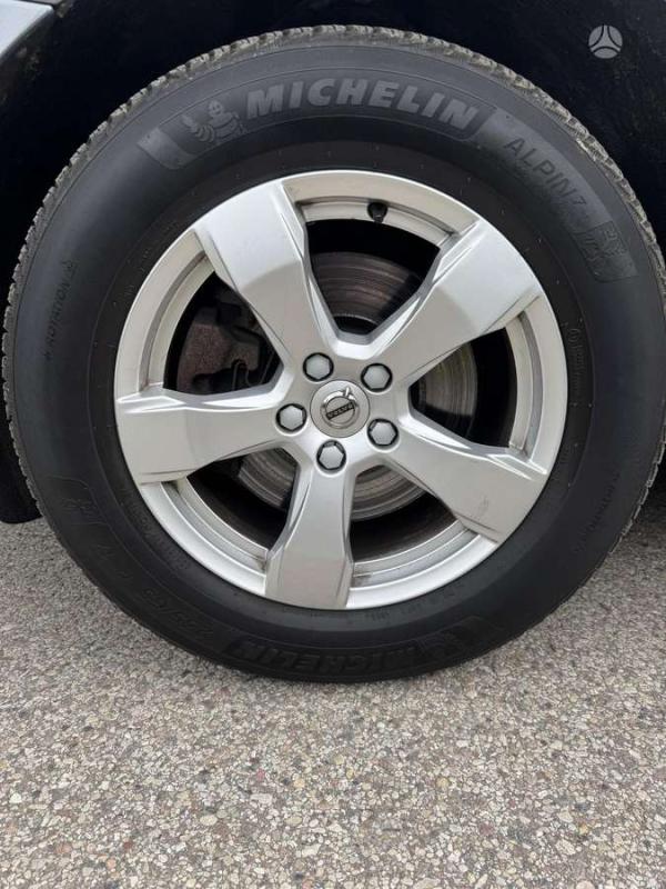 Grey Volvo XC60 2016 in Alytus, with an engine capacity of 2.00 L and mileage of 295 thousand km for 9250 €, photo 5 on AUTOMOTO.COM.LV