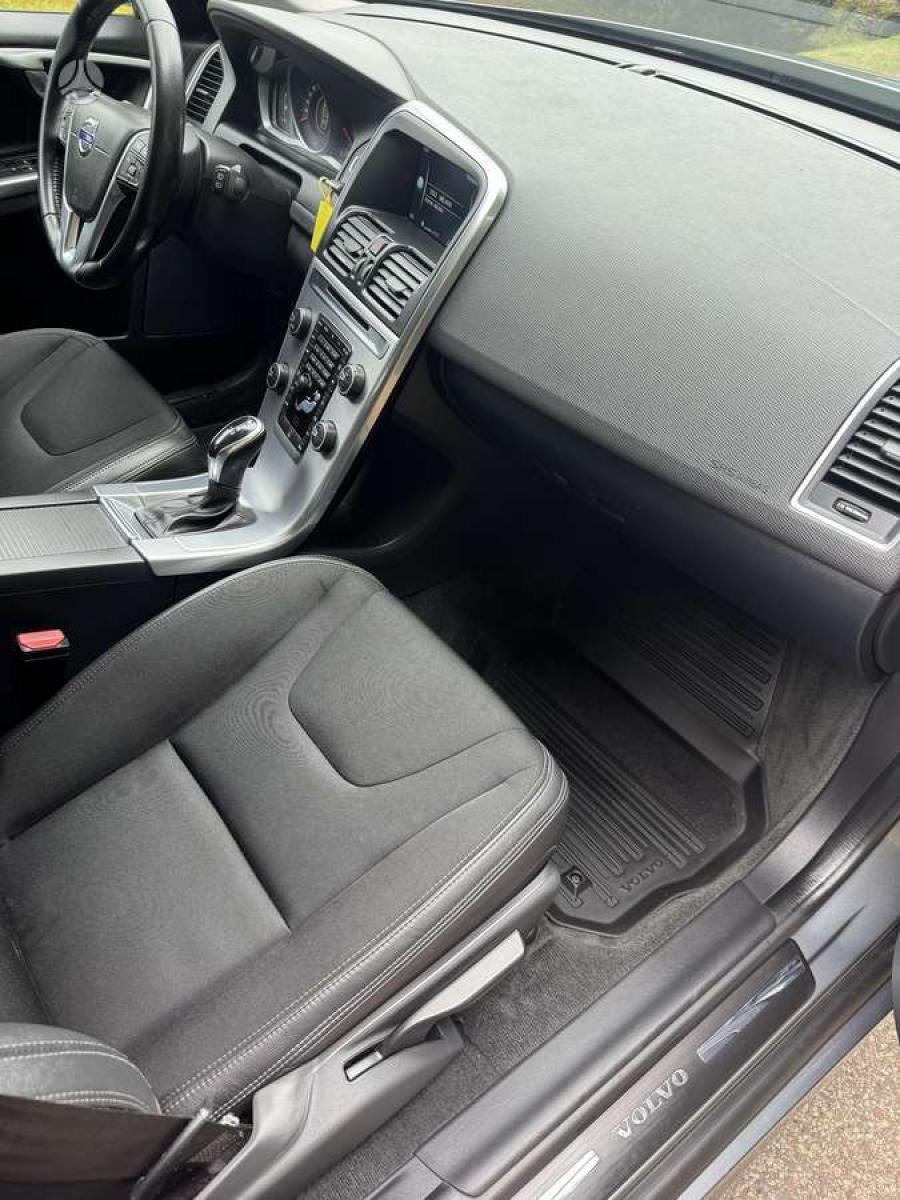 Grey Volvo XC60 2016 in Alytus, with an engine capacity of 2.00 L and mileage of 295 thousand km for 9250 €, photo 16 on AUTOMOTO.COM.LV