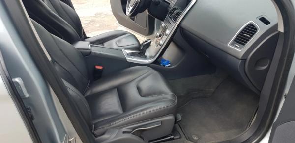 Pelēks Volvo XC60 2016 Rīga, ar dzinēja tilpumu 2.00 L un nobraukumu 303 tūkst. km par 14200 €, foto 5 vietnē AUTOMOTO.COM.LV