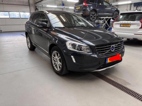 Pelēks Volvo XC60 2016 Rīga, ar dzinēja tilpumu 2.40 L un nobraukumu 270 tūkst. km par 14995 €, foto 1 vietnē AUTOMOTO.COM.LV