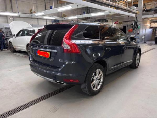 Pelēks Volvo XC60 2016 Rīga, ar dzinēja tilpumu 2.40 L un nobraukumu 270 tūkst. km par 14995 €, foto 4 vietnē AUTOMOTO.COM.LV