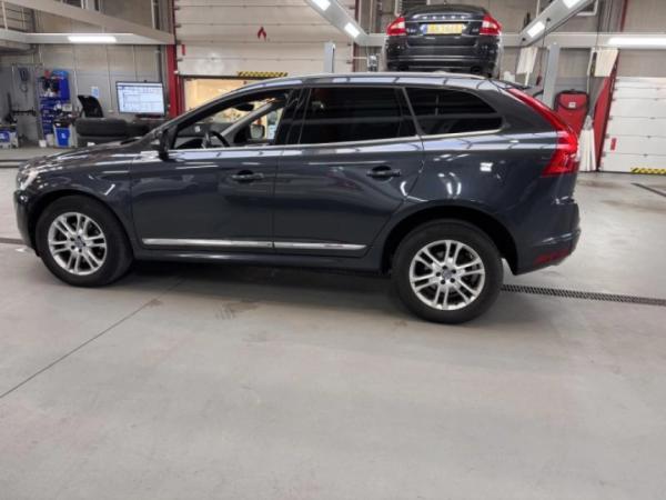 Pelēks Volvo XC60 2016 Rīga, ar dzinēja tilpumu 2.40 L un nobraukumu 270 tūkst. km par 14995 €, foto 6 vietnē AUTOMOTO.COM.LV