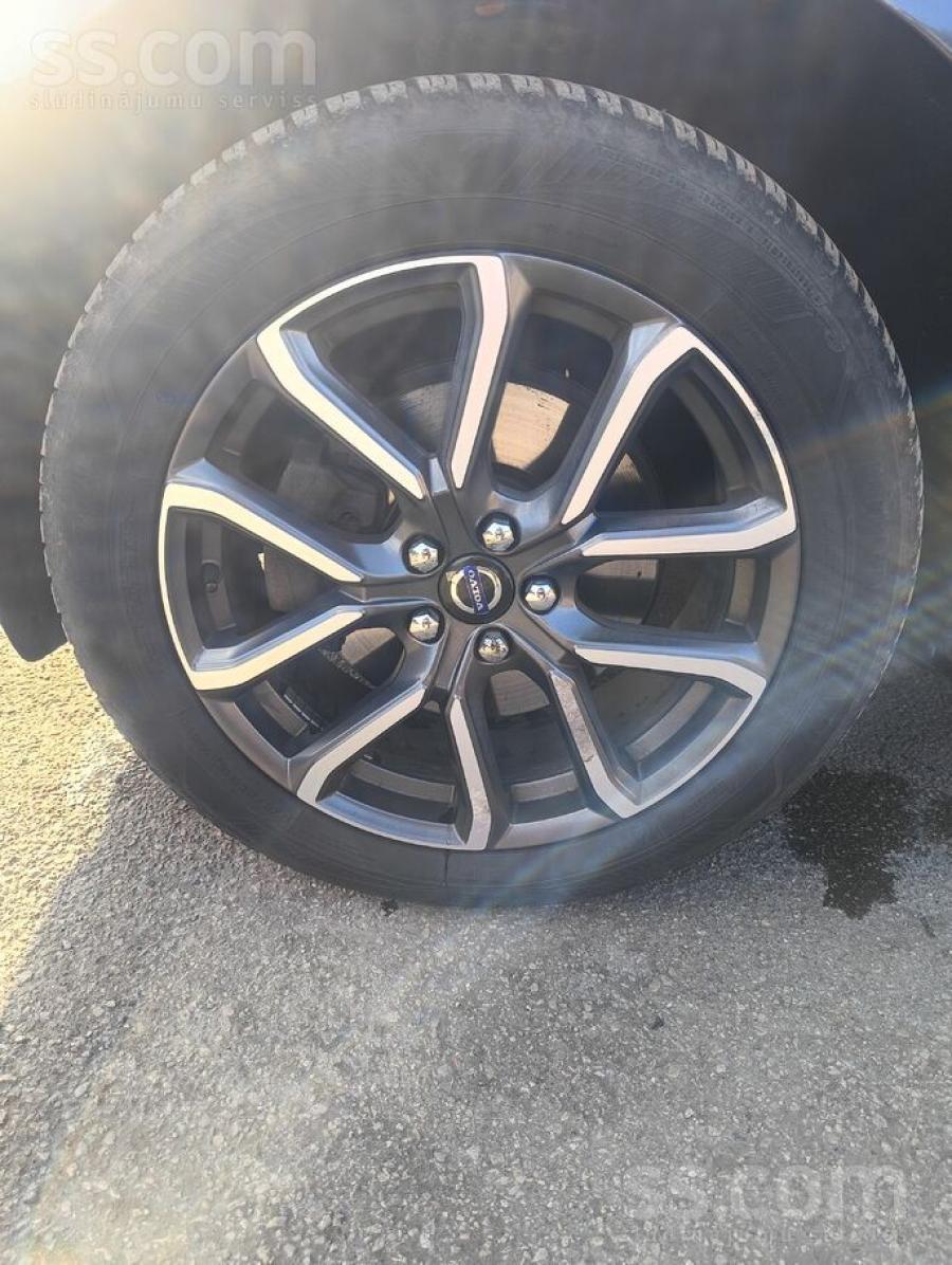 Pelēks Volvo XC60 2016 Rīga, ar dzinēja tilpumu 2.40 L un nobraukumu 243 tūkst. km par 14000 €, foto 4 vietnē AUTOMOTO.COM.LV