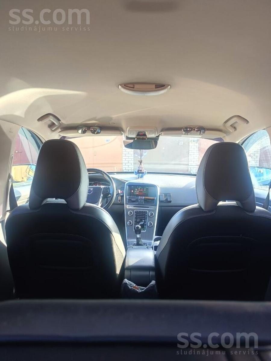 Pelēks Volvo XC60 2016 Rīga, ar dzinēja tilpumu 2.40 L un nobraukumu 243 tūkst. km par 14000 €, foto 6 vietnē AUTOMOTO.COM.LV