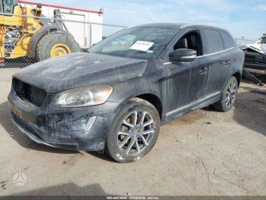 Grey Volvo XC60 2016 in Siauliai, with an engine capacity of 1.97 L and mileage of 126 thousand km for 7100 €, photo 3 on AUTOMOTO.COM.LV