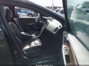 Grey Volvo XC60 2016 in Siauliai, with an engine capacity of 1.97 L and mileage of 126 thousand km for 7100 €, photo 6 on AUTOMOTO.COM.LV