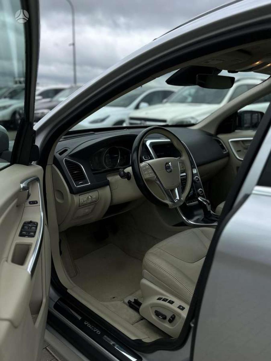 Grey Volvo XC60 2016 in Kaunas, with an engine capacity of 1.97 L and mileage of 149 thousand km for 10300 €, photo 16 on AUTOMOTO.COM.LV