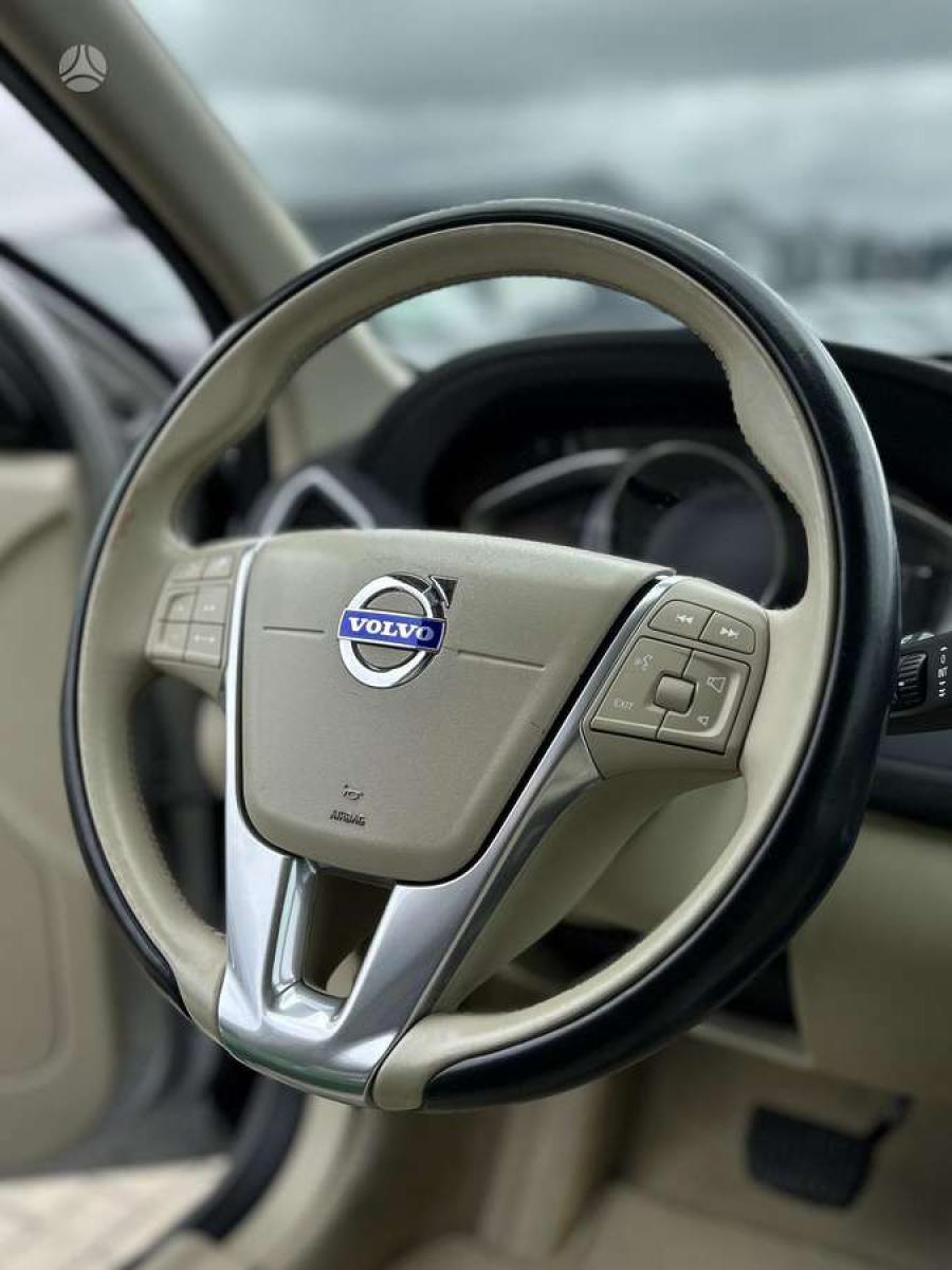 Grey Volvo XC60 2016 in Kaunas, with an engine capacity of 1.97 L and mileage of 149 thousand km for 10300 €, photo 20 on AUTOMOTO.COM.LV