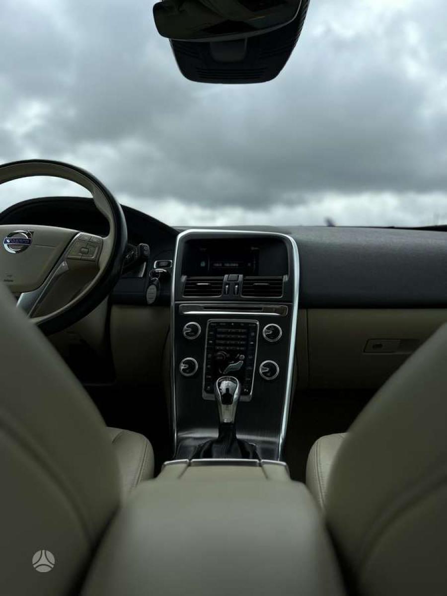 Grey Volvo XC60 2016 in Kaunas, with an engine capacity of 1.97 L and mileage of 149 thousand km for 10300 €, photo 29 on AUTOMOTO.COM.LV