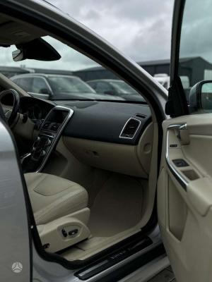 Grey Volvo XC60 2016 in Kaunas, with an engine capacity of 1.97 L and mileage of 149 thousand km for 10300 €, photo 32 on AUTOMOTO.COM.LV
