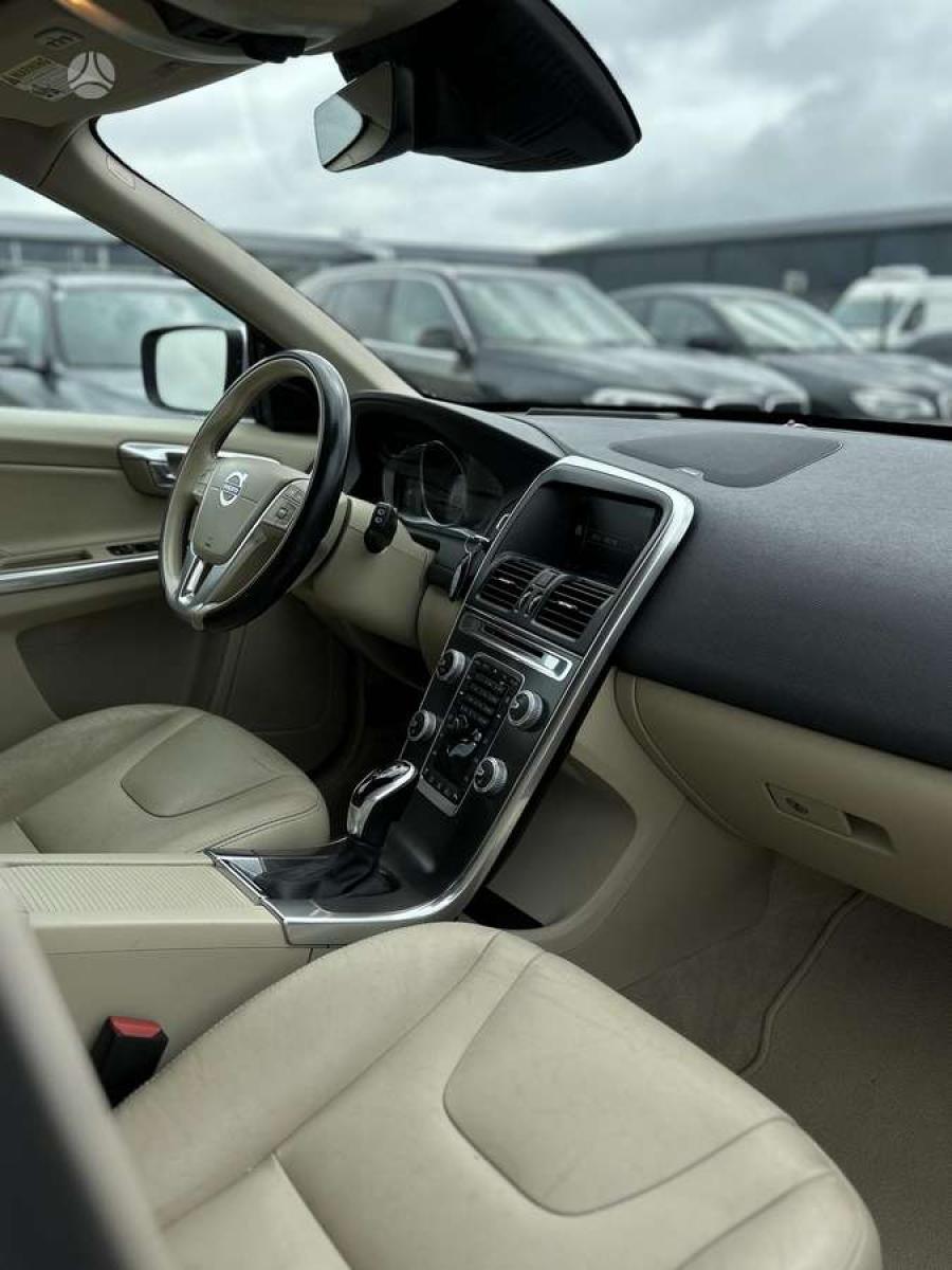 Grey Volvo XC60 2016 in Kaunas, with an engine capacity of 1.97 L and mileage of 149 thousand km for 10300 €, photo 33 on AUTOMOTO.COM.LV