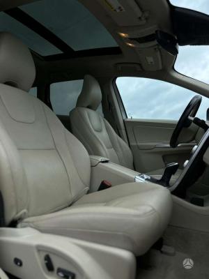 Grey Volvo XC60 2016 in Kaunas, with an engine capacity of 1.97 L and mileage of 149 thousand km for 10300 €, photo 35 on AUTOMOTO.COM.LV