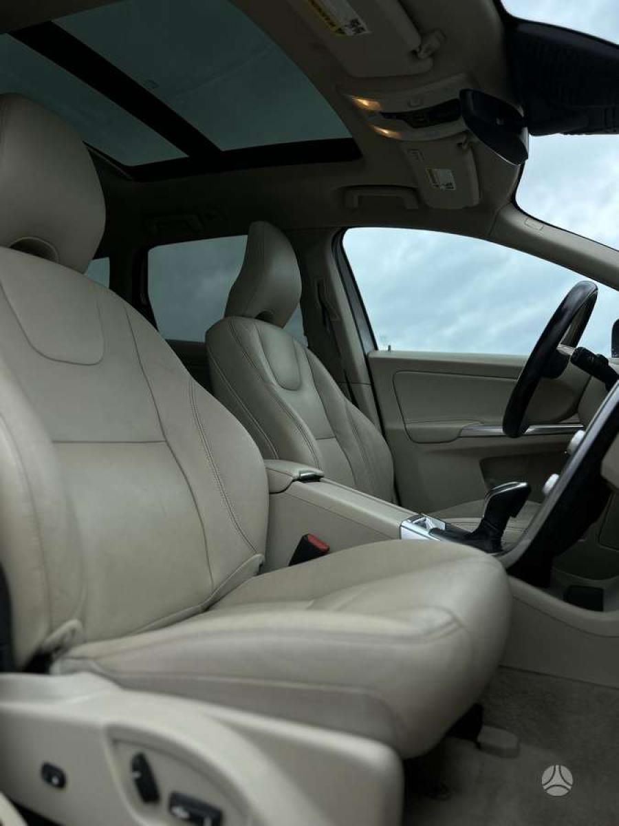Grey Volvo XC60 2016 in Kaunas, with an engine capacity of 1.97 L and mileage of 149 thousand km for 10300 €, photo 35 on AUTOMOTO.COM.LV