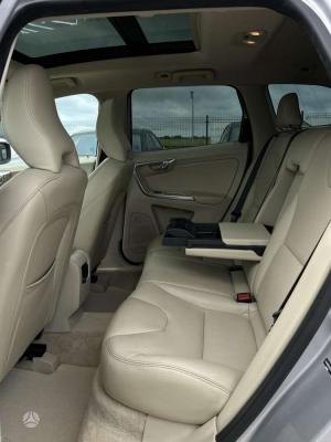 Grey Volvo XC60 2016 in Kaunas, with an engine capacity of 1.97 L and mileage of 149 thousand km for 10300 €, photo 39 on AUTOMOTO.COM.LV