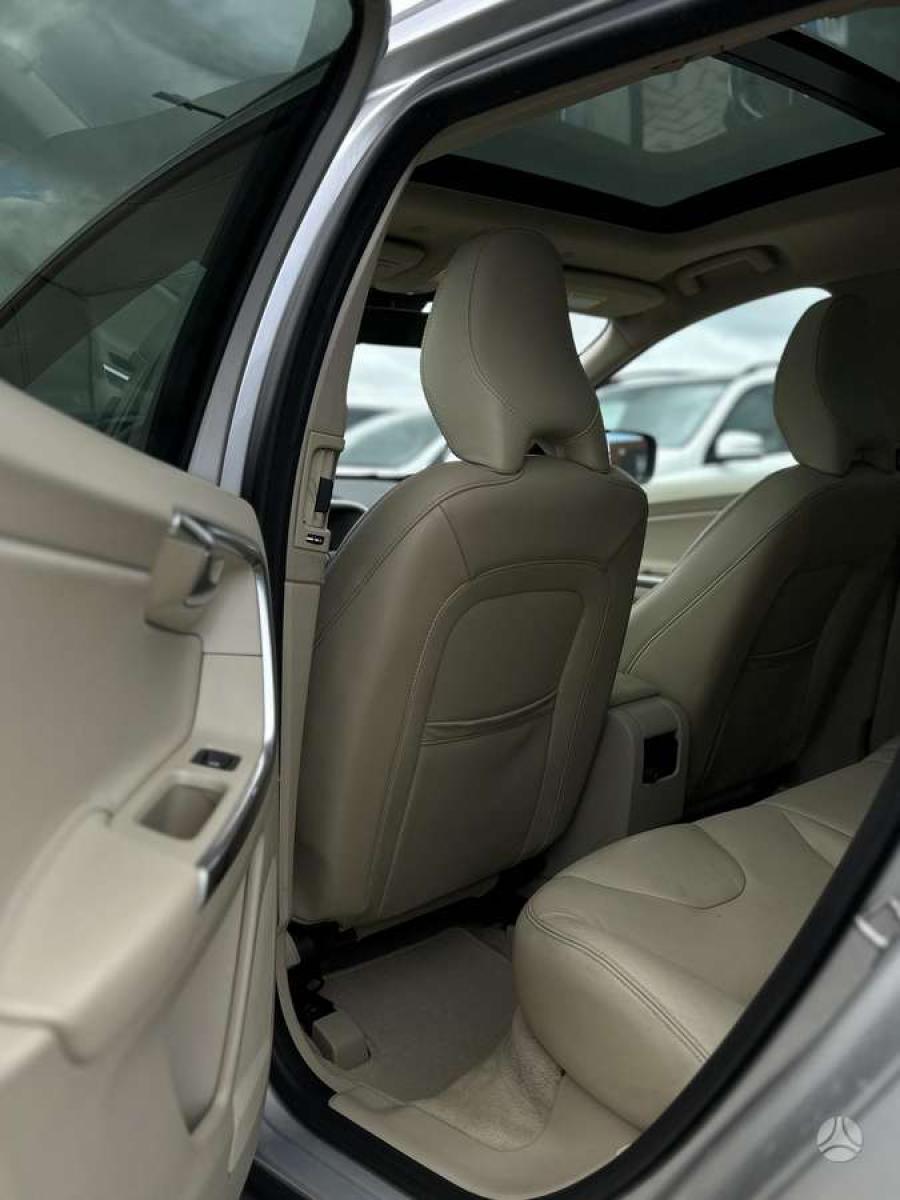 Grey Volvo XC60 2016 in Kaunas, with an engine capacity of 1.97 L and mileage of 149 thousand km for 10300 €, photo 40 on AUTOMOTO.COM.LV