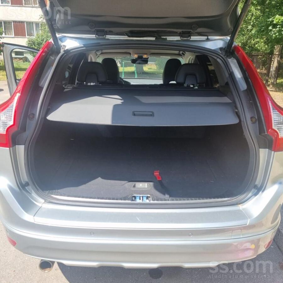Pelēks Volvo XC60 2016 Rīga, ar dzinēja tilpumu 2.00 L un nobraukumu 215 tūkst. km par 10500 €, foto 4 vietnē AUTOMOTO.COM.LV