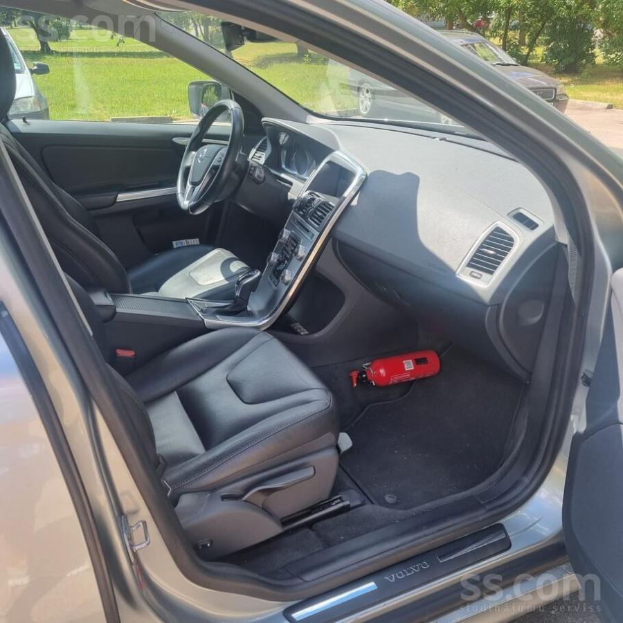 Pelēks Volvo XC60 2016 Rīga, ar dzinēja tilpumu 2.00 L un nobraukumu 215 tūkst. km par 10500 €, foto 6 vietnē AUTOMOTO.COM.LV