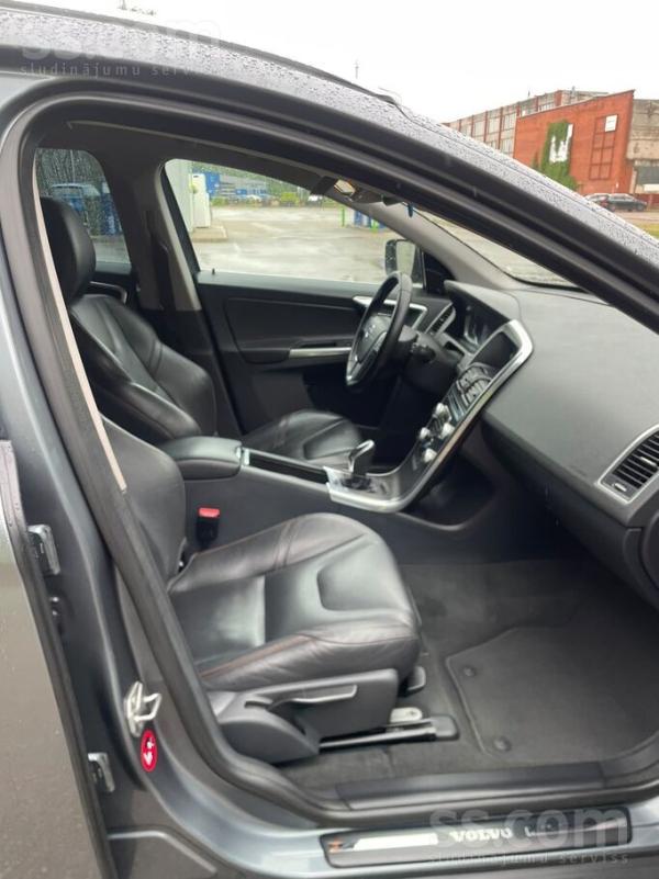 Pelēks Volvo XC60 2016 Rīga, ar dzinēja tilpumu 2.40 L un nobraukumu 205 tūkst. km par 13500 €, foto 5 vietnē AUTOMOTO.COM.LV