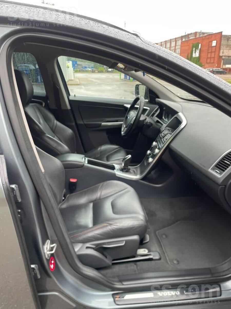Pelēks Volvo XC60 2016 Rīga, ar dzinēja tilpumu 2.40 L un nobraukumu 205 tūkst. km par 13500 €, foto 6 vietnē AUTOMOTO.COM.LV
