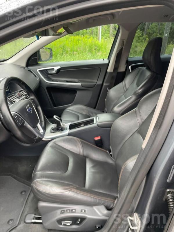 Pelēks Volvo XC60 2016 Rīga, ar dzinēja tilpumu 2.40 L un nobraukumu 205 tūkst. km par 13500 €, foto 6 vietnē AUTOMOTO.COM.LV